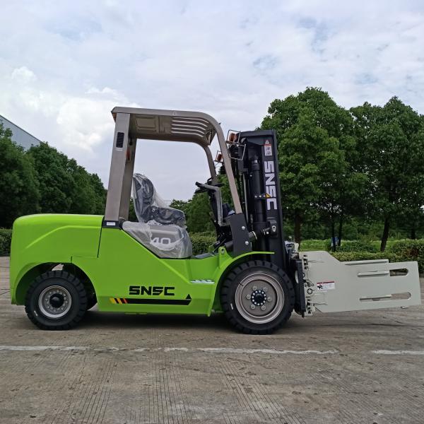 Quality 1150mm Fork Length 4 Ton 4-Wheel Telehandler Forklifts for Off Road and Rough for sale