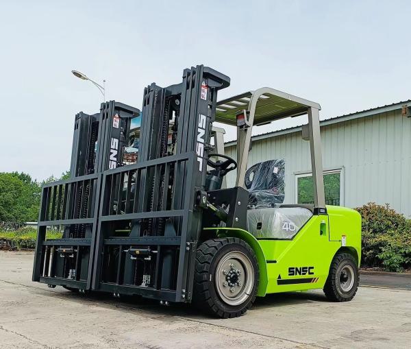 Quality 1150mm Fork Length 4 Ton 4-Wheel Telehandler Forklifts for Off Road and Rough for sale
