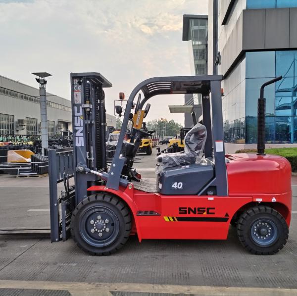 Quality Powerful Diesel Engine 4ton Rough Terrain Forklifts for Off Road Handling and for sale