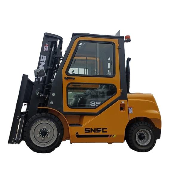 Quality 3.5 Ton Triple Mast Diesel Forklift Off-Road 4X4 Rough Terrain Forklift Energy for sale