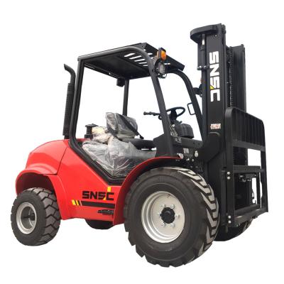 Cina China Off Road 2WD 4WD All Terrain Forklift With Japanese Engine in vendita