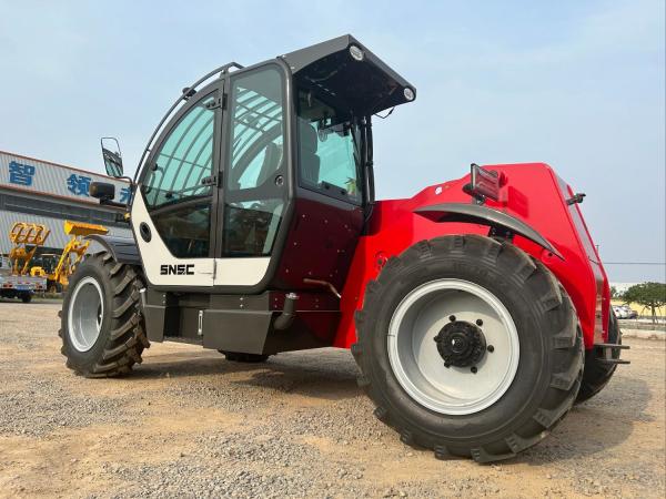 3 Ton Diesel Forklift 7m Small Telehandler Telescopic Handler With USA Cummins EPA T4F Engine With Optional Attachments