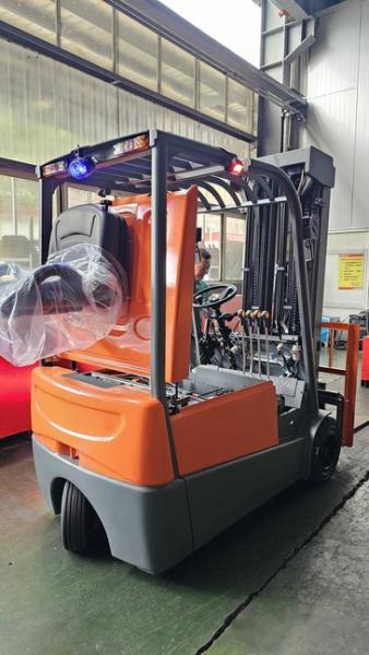 Xilin 3 Wheel Counterbalance Electric Forklift 1500kg 2000kg Three Wheel 3 Pivot