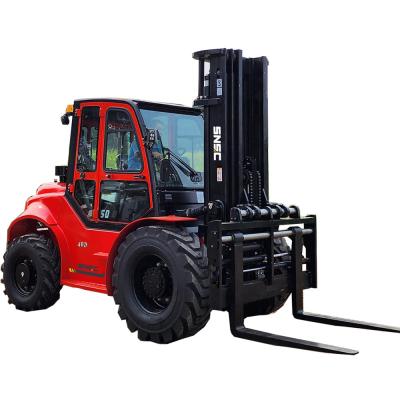 Cina 2x4 4x4 5 tonnellate motore diesel carrello elevatore fuori strada Montacargas in vendita