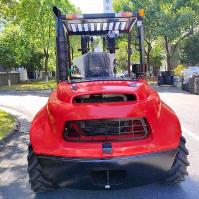 Cina 2x4 4x4 5 tonnellate motore diesel carrello elevatore fuori strada Montacargas in vendita