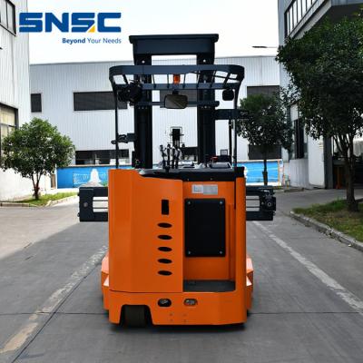 China Elektrischer Gabelstapler mit mehreren Richtungen, sitzend / stehend in Betrieb 2,5/3,0 Tonnen zu verkaufen