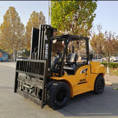 China 7000kg Load Capacity Diesel Forklift with Reinforced Mast and Automatic Transmission for sale