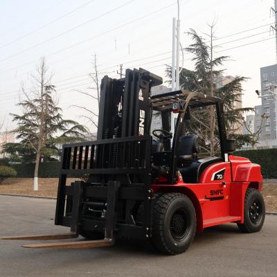 China 7 Ton Diesel Forklift Truck For Heavy Duty Industrial Operations for sale