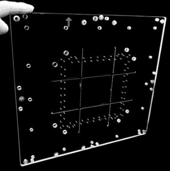 Cina Lavorazione del vetro al quarzo personalizzato parte in vetro di quarzo fuso perforato in vendita