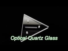 Quartzglass optico, triangular, conplache di quartzo, a travers un travers clair Loch gegossen