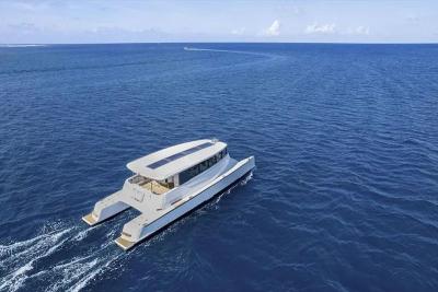 China Smooth Vibration Free Electric Catamaran Passenger Ferry 14M Sightseeing Ship for sale