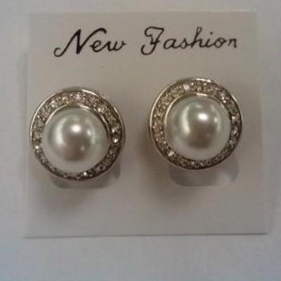 China (E-60) Free Shipping Silver Plated Round Pearl and Cubic Zircon Stud Petite Earrings for sale