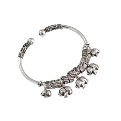 China Sterling Silver Elephant Charm Bracelet Thai Silver Vintage Jewelry (B6041203) for sale