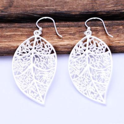 China Sterling 925 Silver Leaves Design Dangle Earrings (XH057216W) for sale