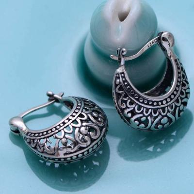 China Vintage Hollowing Out Engraved Designs Sterling Silver Hoop Earring (051071W) for sale