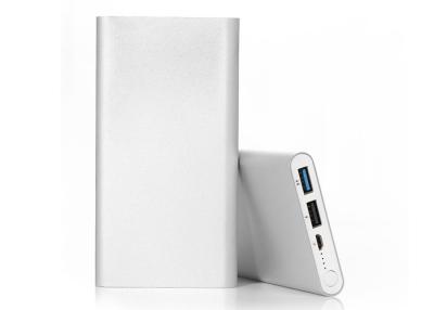 Cina La Banca caricantesi veloce di potere dell'argento di capacità elevata, pacchetto di sostegno della batteria del caricatore portatile in vendita