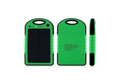 中国 旅行のための緑の防水携帯用緊急の携帯電話の充電器 5000mAh 販売のため