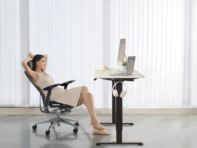 China Elektrisch opheffingsbureau in houten stijl 1000x600 mm Hoogte verstelbaar staande bureau met haak Te koop
