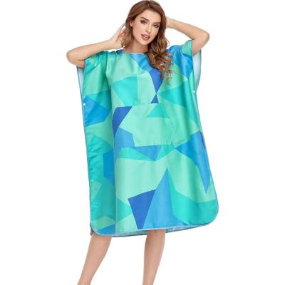 Cina Non sabbioso, asciutto veloce, riciclato, con cappuccio, asciugamano / poncho da surf, taglia adulta con tasca in vendita