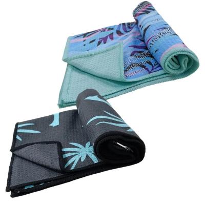China Highly Absorbent SGS Golf Microfiber Towel With Hanging Loop Included for sale