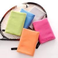 China Customized Logo Hanging Loop Solid Color Microfiber Sports Towel for sale