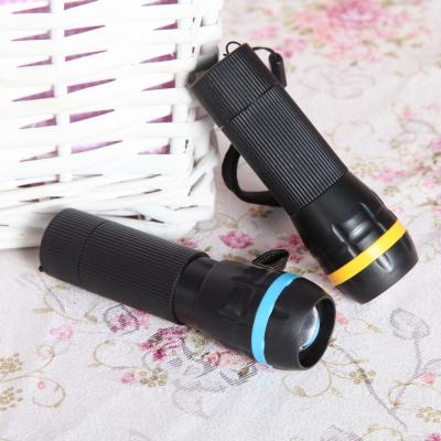 China Dry Battery Powered 1W Led Lamp Plastic Flexible Zoom Led Flashlight/Torch for Daily Light for sale