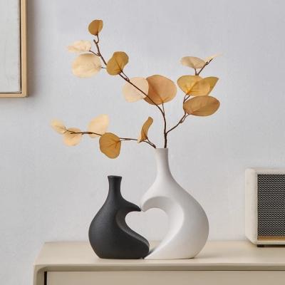 China High-end German creative ceramic love vase for sale