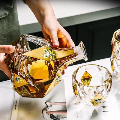 China High-end gold-plated enamel flower crystal bottle and glass for sale