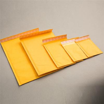 Cina I bollettini riciclabili della bolla della carta kraft, l'imballaggio del corriere insacca la grinza resistente in vendita