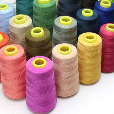 Cina restringimento basso del filato cucirino TFO del poliestere 20S/2 di 200M 2500M 3000M per il cucito dell'indumento in vendita