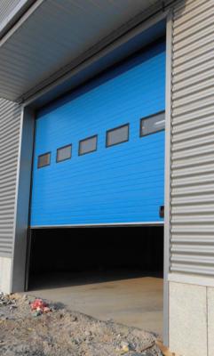 China Industriële automatische geïsoleerde verticale hefrol commerciële overhead Sandwitch geïsoleerde sectionaaldeuren for sale