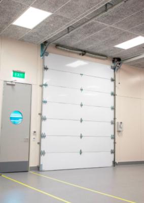 China Vertical deslizante automático que levanta o tempo secional da garagem da porta aérea resistente à venda