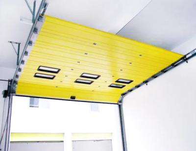 China Vertical deslizante automático que levanta o tempo secional da garagem da porta aérea resistente à venda