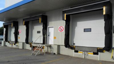 China Weather Resistant Inflatable Dock Shelter Storage Loading With Temperature Resistance en venta