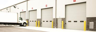 Cina Moderno design sezionale industriale 50mm~80mm Spessore Isolato Sezionale Porta di garage, Commerciale Porte sezionali in vendita