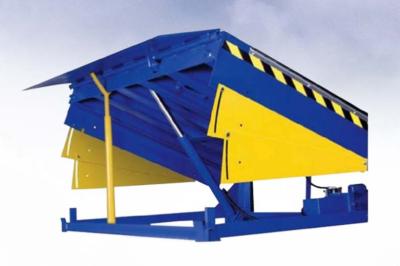 Cina Truck Loading Dock Leveler Ramp With Safety Automatic Adjustable Electric 15T Stationary Loading Equipment in vendita