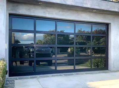 中国 Automatic Folding Aluminum Sectional Door High Safety Overhead Tempered Glass Plexiglass 販売のため