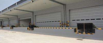 China 300mm Electric Loading Dock Leveler With High Duty Hydraulic System For Dock Leveling en venta