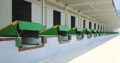 China Handheld Remote Control Loading Dock Leveler With Platform Dock Ramp Lift Load Yard for sale