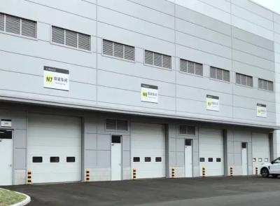 중국 백색 50mm-80mm 두께의 구간 상용문 상업용 건물용 철 구간 차고 문 판매용