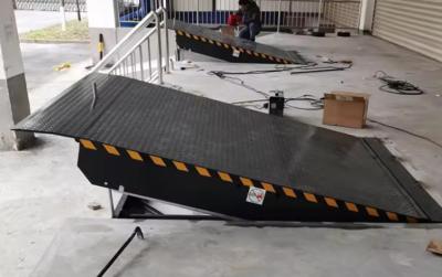 中国 装荷ドックレベル 20000ポンド 液体 現場設置 電動制御 2トン 3トン 5トン 販売のため