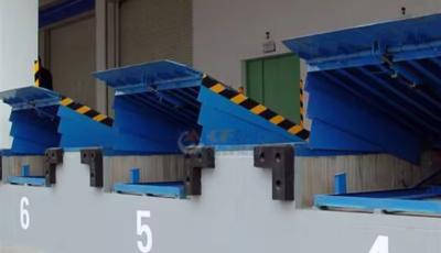 China Elektrische ladingdock leveler met 10 000-20 000 lbs capaciteit poeder gecoat afwerking en verbeterde veiligheid Te koop