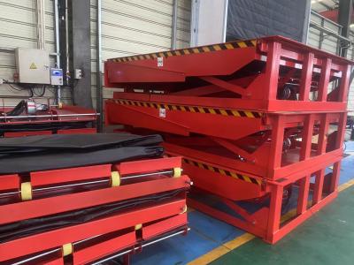 China Aanpasbare ladingdock leveler met veiligheidsketens / elektrische energiebron 6T / 10T capaciteit Hydraulische tonnen magazijn Te koop