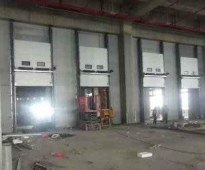 중국 고립 된 구간 차고 문 폴리우레탄 폼과 환기 원격 제어 수직 오버헤드 스틸 차고 판매용