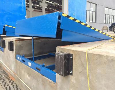 China Elektrische ladingdock leveler met verbeterde veiligheidskenmerken 8ton 10ton container stationary boarding bridge Te koop