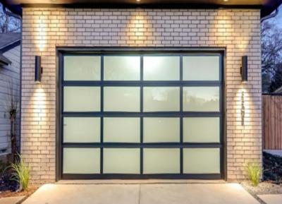 中国 カスタマイズされた水密度 3級 透明ガラス セクションガレージドア モダンデザインスタイル 販売のため