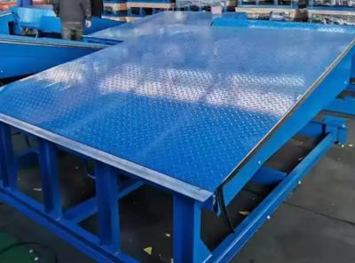 Chine Conception sûre pour le chargement en toute sécurité acier cylindre de chargement mécanique automatique hydraulique niveauur de rampe de quai à vendre