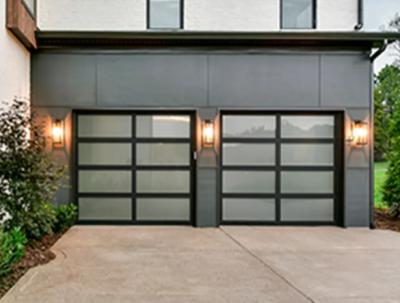 中国 アルミ合金ガラス材料 水密度3級 透明な切断式ガレージドア 手動式または自動式開口 販売のため