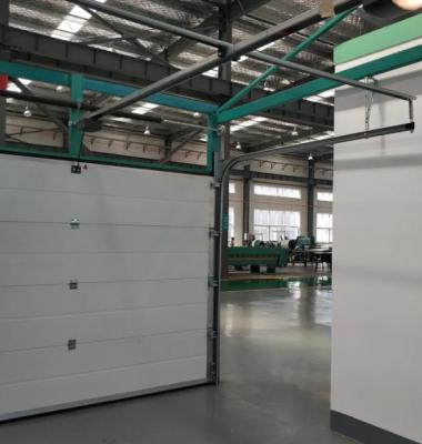 Automatische vertikale Aufhebung Schiebe-Oberhead Stahl Isolierte Hochwertige Sicherheit thermische Abschnittstür Industrie Garage Lagerhaus Tor