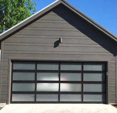 中国 モダンブラックエレガントアルミニウムフレーム強化ガラス透明セクショナルガレージドア 手動または自動開閉 セクショナルドアスタイル 販売のため